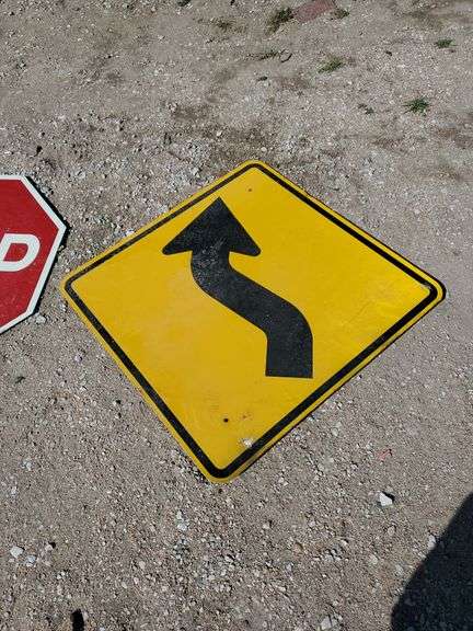 (OUT) METAL WAVY ROAD SIGN - Isabell Auction