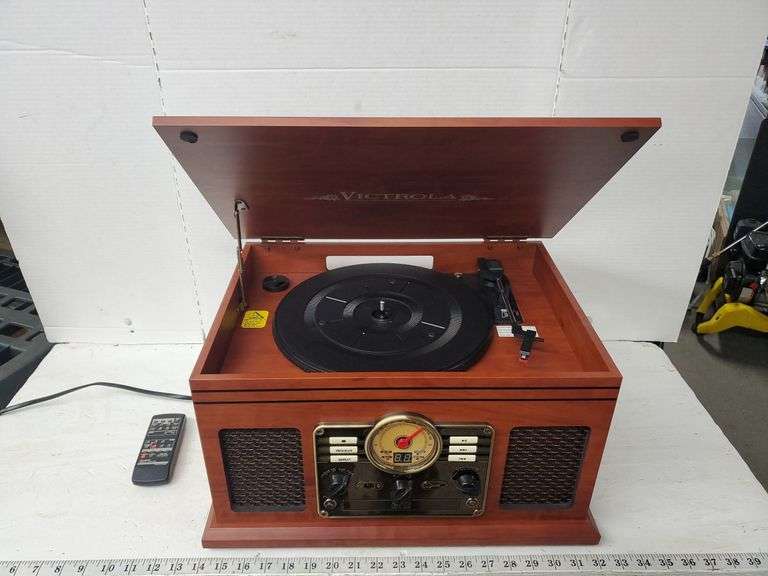 VICTROLA STEREO WITH CD & RECORD PLAYER - Isabell Auction