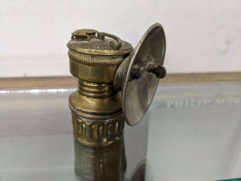 VINTAGE GUYS DROPPER BRASS KEROSENE LANTERN - Isabell Auction