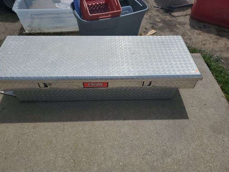 (OUT) 5 FT LONG PICKUP TOOLBOX - Isabell Auction
