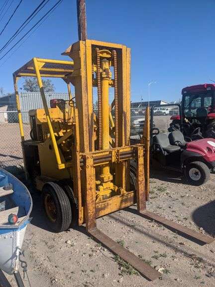 ROSS LIFT TRUCK HEAVY-DUTY FORKLIFT - Isabell Auction