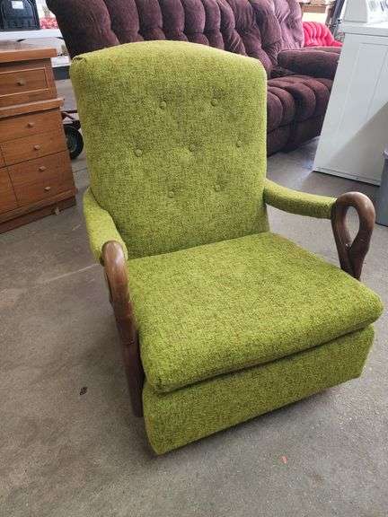 VINTAGE SWAN ARM ROCKING CHAIR - Isabell Auction