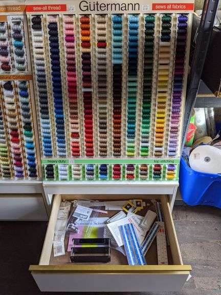 GÜTERMANN SEW-ALL DISPLAY CABINET WITH THREAD - Isabell Auction