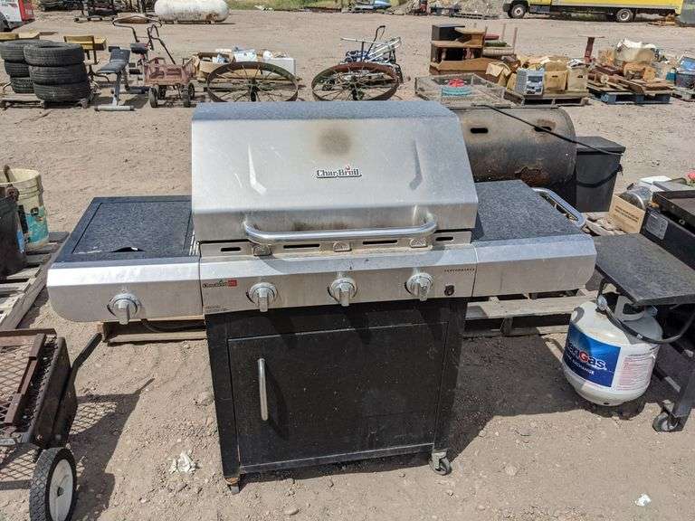 CHARBROIL 3-BURNER GRILL WITH SIDE BURNER & BOTTLE - Isabell Auction