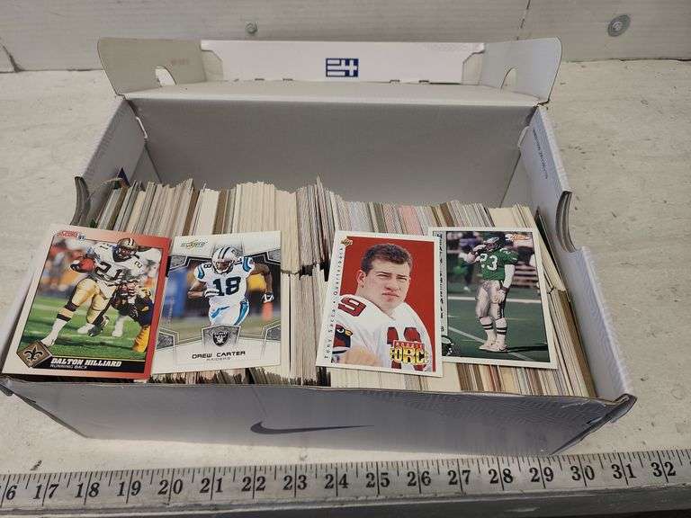 Assorted Football Cards - Isabell Auction