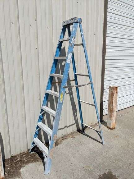 WERNER 8-FT. FIBERGLASS STEP LADDER - Isabell Auction