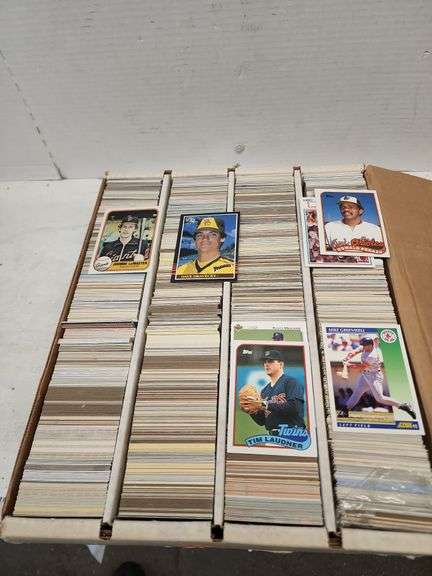 Assorted Team Baseball Cards - Isabell Auction