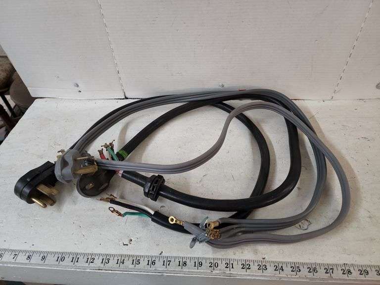 ASSORTED 220 V PIGTAILS - Isabell Auction