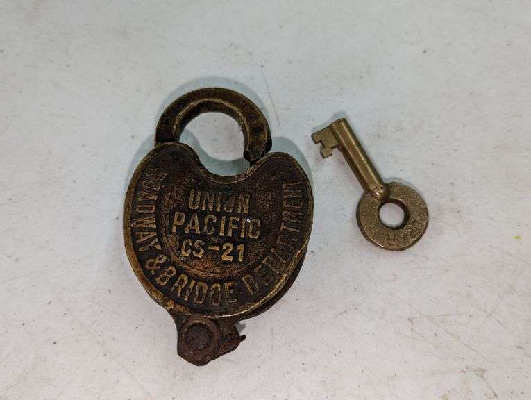 VINTAGE BRASS UNION PACIFIC LOCK AND KEY - Isabell Auction