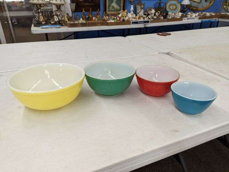 VINTAGE 4-PIECE PYREX PRIMARY COLORS MIXING BOWL SET - Isabell Auction