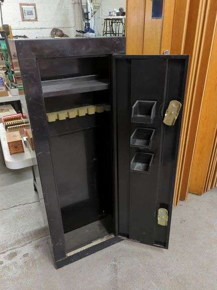 HOMSAFE GUN SAFE WITH KEY - Isabell Auction