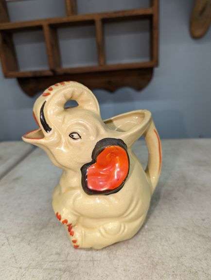 VINTAGE ELEPHANT CREAMER PITCHER - Isabell Auction