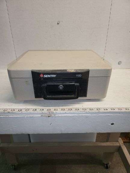 SENTRY FIREPROOF BRIEFCASE SAFE (NO KEYS...OPEN) - Isabell Auction