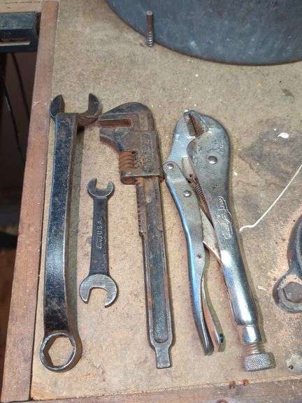 ASST'D VINTAGE FORD TOOLS & NE VISEGRIPS - Isabell Auction