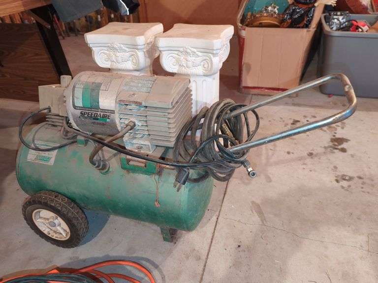 SPEEDAIRE 3/4-HP PORTABLE AIR COMPRESSOR - Isabell Auction