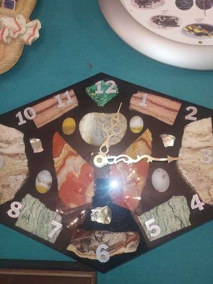INLAID ROCK WALL CLOCK - Isabell Auction