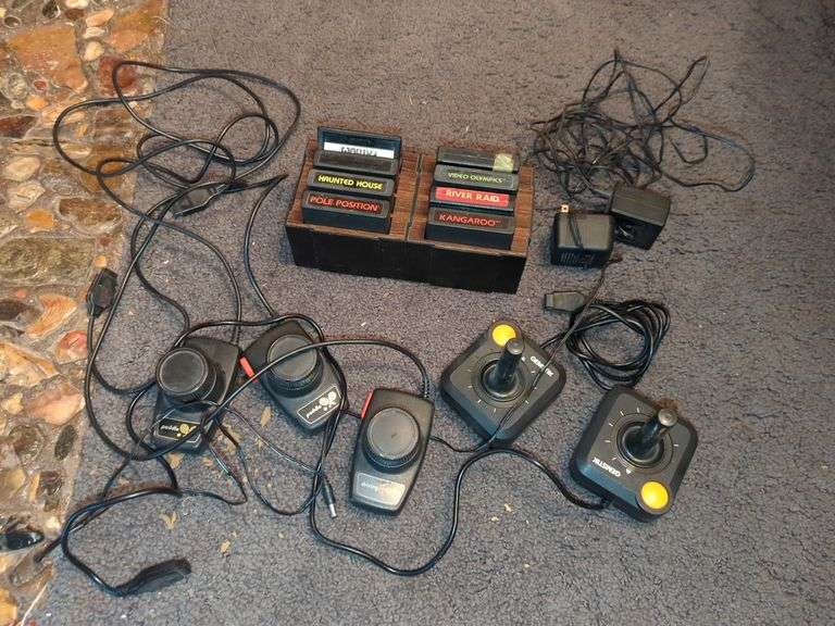 VINTAGE ATARI CONTROLLERS & GAMES - Isabell Auction