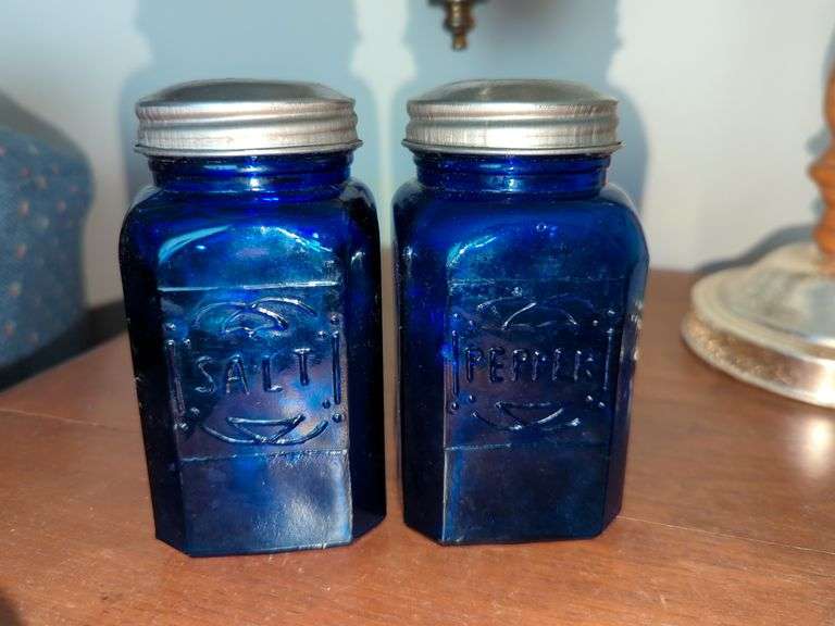 COBALT BLUE GLASS SALT & PEPPER SHAKER SET - Isabell Auction