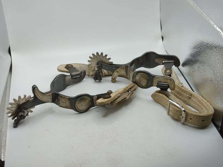 PAIR OF VINTAGE SPURS - Isabell Auction
