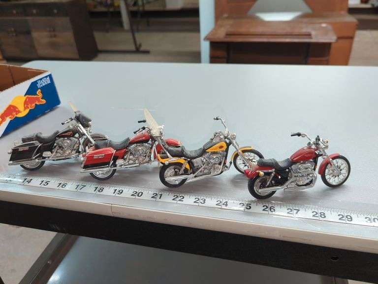 (4) COLLECTIBLE HARLEY DAVIDSON MOTORCYCLE MODELS - Isabell Auction