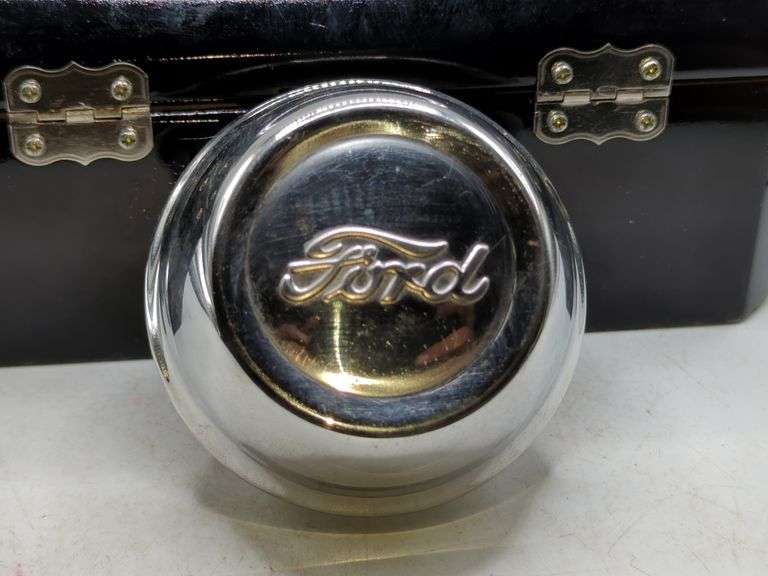 VINTAGE FORD CENTER CAP - Isabell Auction
