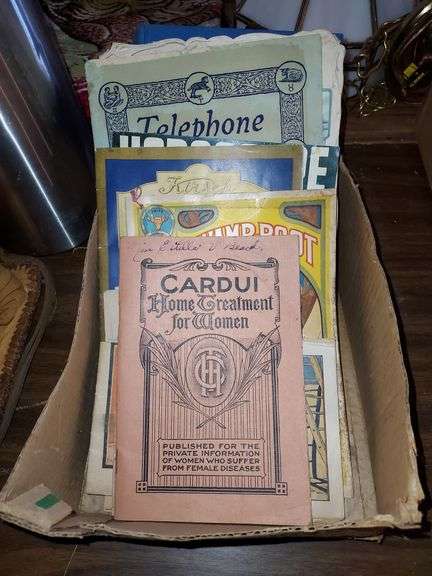 LOT OF ASSORTED VINTAGE ADVERTISING PAPERS AND BOOKS - Isabell Auction