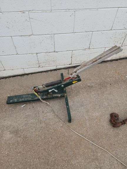 (OUT) RARGET THROWER - Isabell Auction