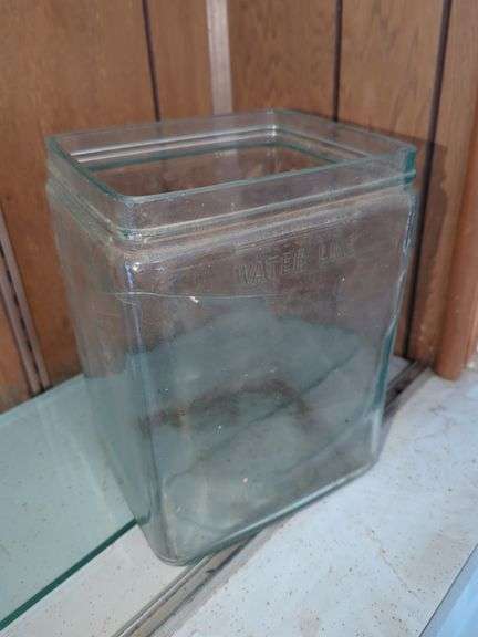VINTAGE SQUARE GLASS BATTERY JAR - Isabell Auction