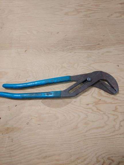 LONG HANDLED CHANNEL LOCK PLIERS - Isabell Auction