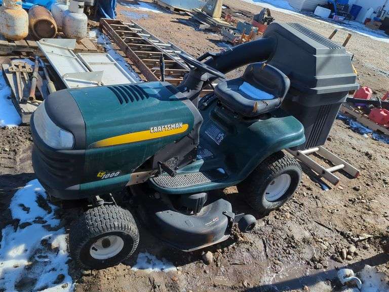 CRAFTSMAN LT1000 RIDING LAWN TRACTOR WITH MOWER DECK & REAR BAGGER ...