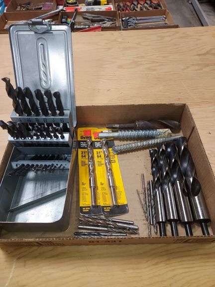 LOT OF ASSORTED DRILL BITS - Isabell Auction