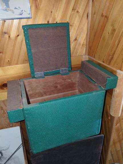 VINTAGE HASSOCK - Isabell Auction