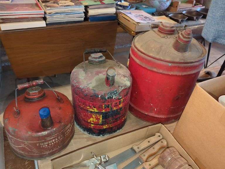 (3) VINTAGE METAL FUEL CANS - Isabell Auction