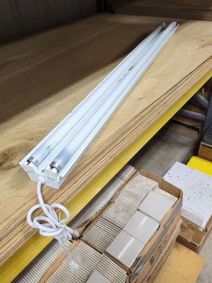 4-FT. SHOP LIGHT FIXTURE - Isabell Auction