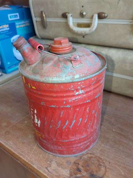 VINTAGE 2-GAL. METAL FUEL CAN - Isabell Auction