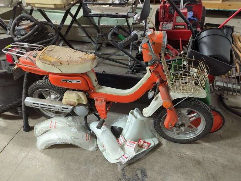 1978 SUZUKI FZ50 "SUZY" MOPED WITH PARTS (HAS KEY, UNTITLED, NO INFO ...