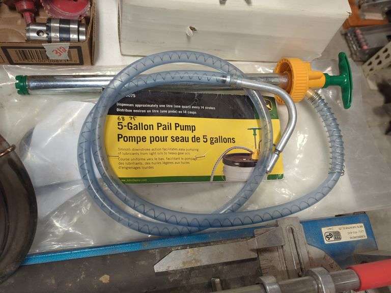 JOHN DEERE 5-GALLON PAIL PUMP - Isabell Auction