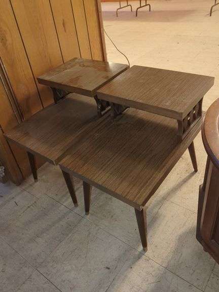 PAIR OF STEP END TABLES - Isabell Auction