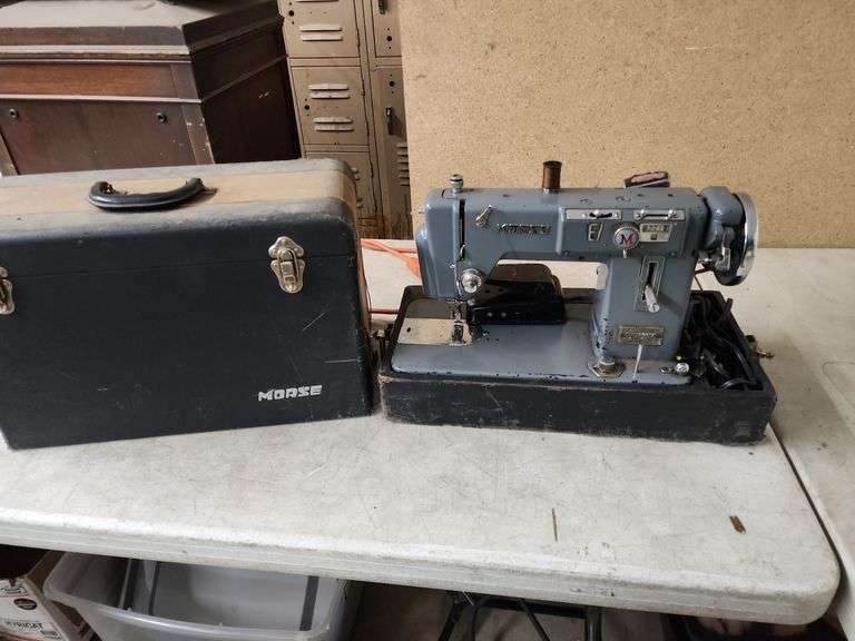 MORSE SEWING MACHINE - Isabell Auction