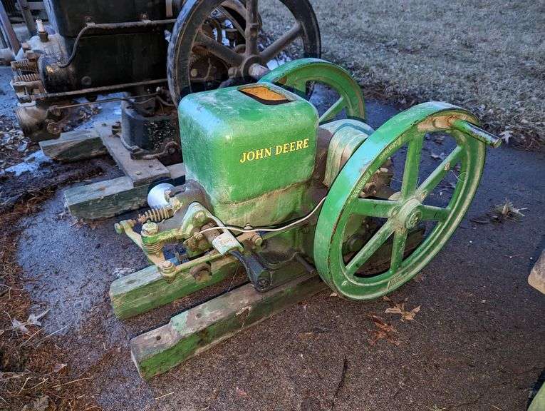 JOHN DEERE TYPE E 1-1/2 HP. GAS ENGINE (TURNS) - Isabell Auction