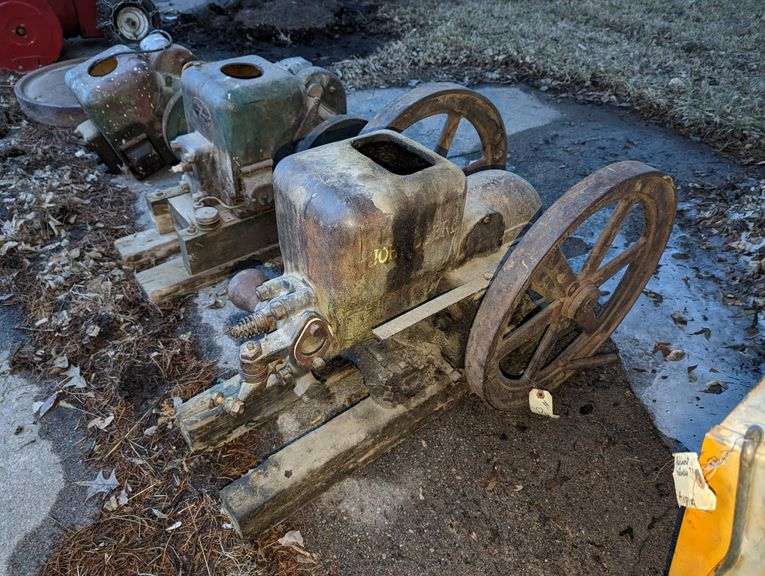 JOHN DEERE TYPE E 1-1/2 HP. GAS ENGINE (TURNS) - Isabell Auction