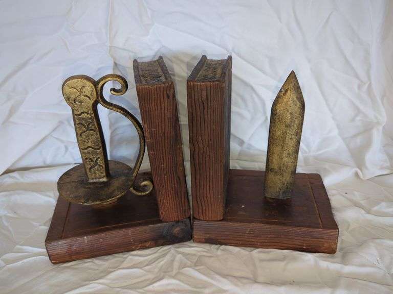 VINTAGE WOOD SWORD BOOKEND SET - Isabell Auction