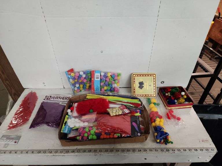 ASSORTED CRAFT ITEMS - Isabell Auction