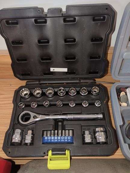KOBALT STUD SOCKET SET - Isabell Auction