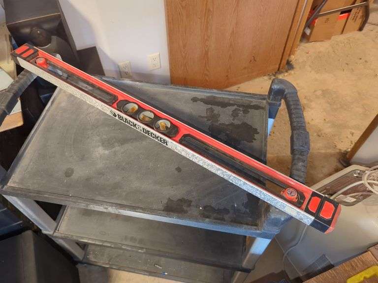 BLACK & DECKER 3-FT. LEVEL - Isabell Auction