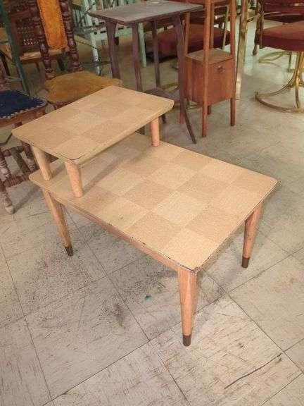 VINTAGE STEP END TABLE - Isabell Auction