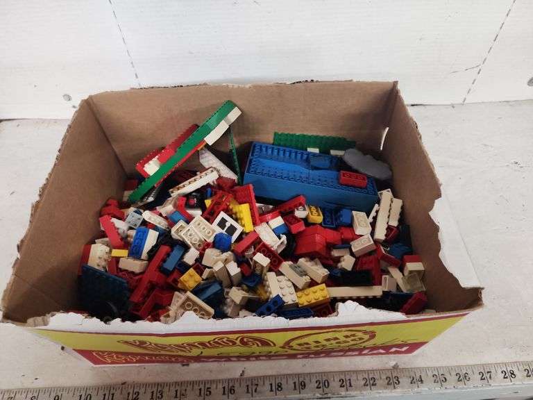 ASSORTED LEGOS - Isabell Auction
