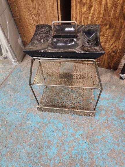 VINTAGE SMOKE STAND - Isabell Auction