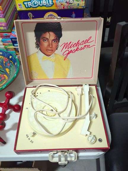 MICHAEL JACKSON PORTABLE PHONOGRAPH RECORD PLAYER - Isabell Auction