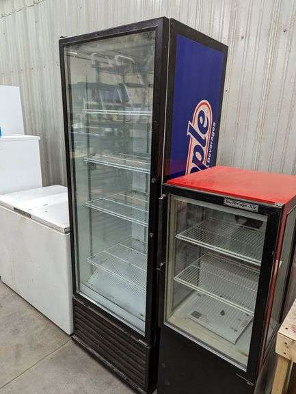 SNAPPLE COMM. GLASS FRONT COOLER (28"W X 80"T X 25"D) - Isabell Auction